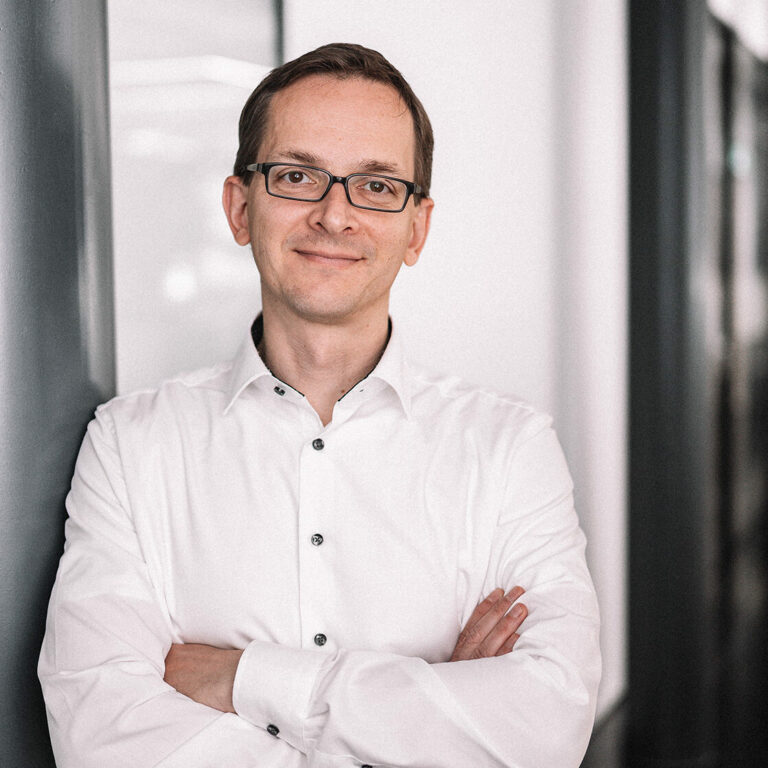 Management - apo.com Group